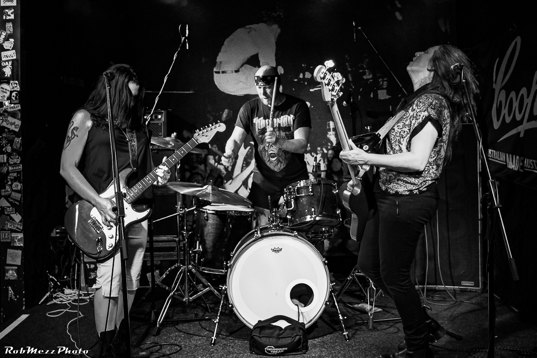 Raising Ravens – Moshpit – Searching for the Brown Note