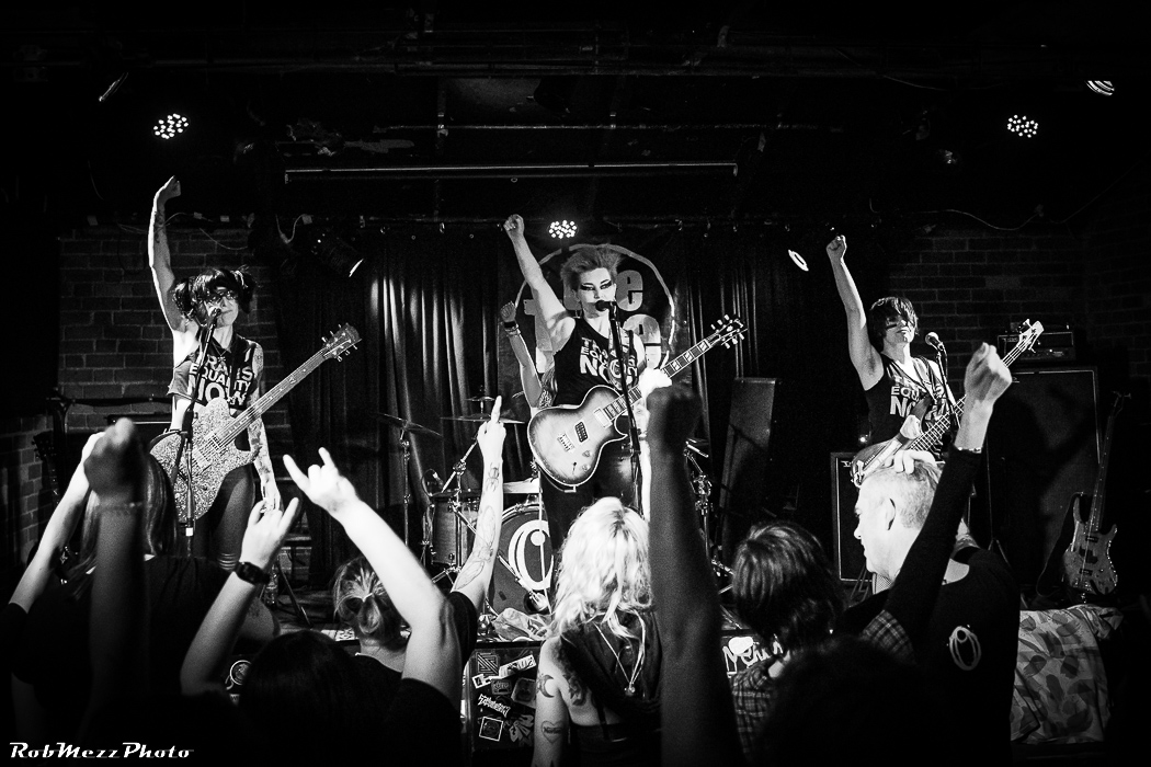 Glitoris – The Tote – Searching for the Brown Note